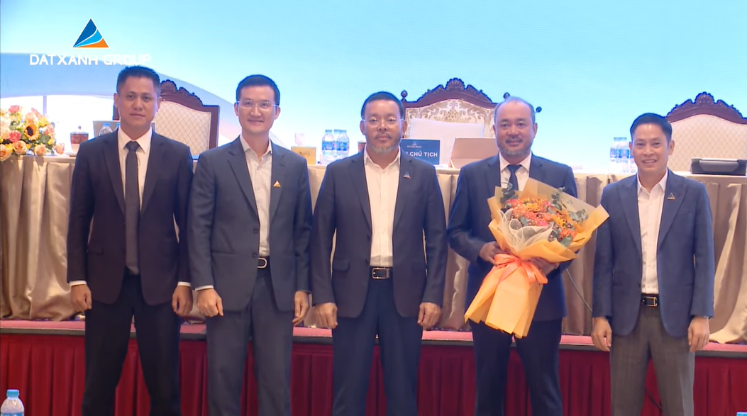 Chủ tịch DXG Lương Trí Thìn nói về "cơn đại hồng thủy" của ngành dịch ...