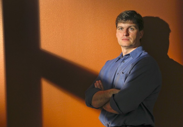 Huyền thoại bán khống Michael Burry bất ngờ giải thể quỹ đầu tư | Fili