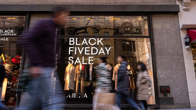 Người Mỹ thắt chặt chi tiêu mùa Black Friday | Fili