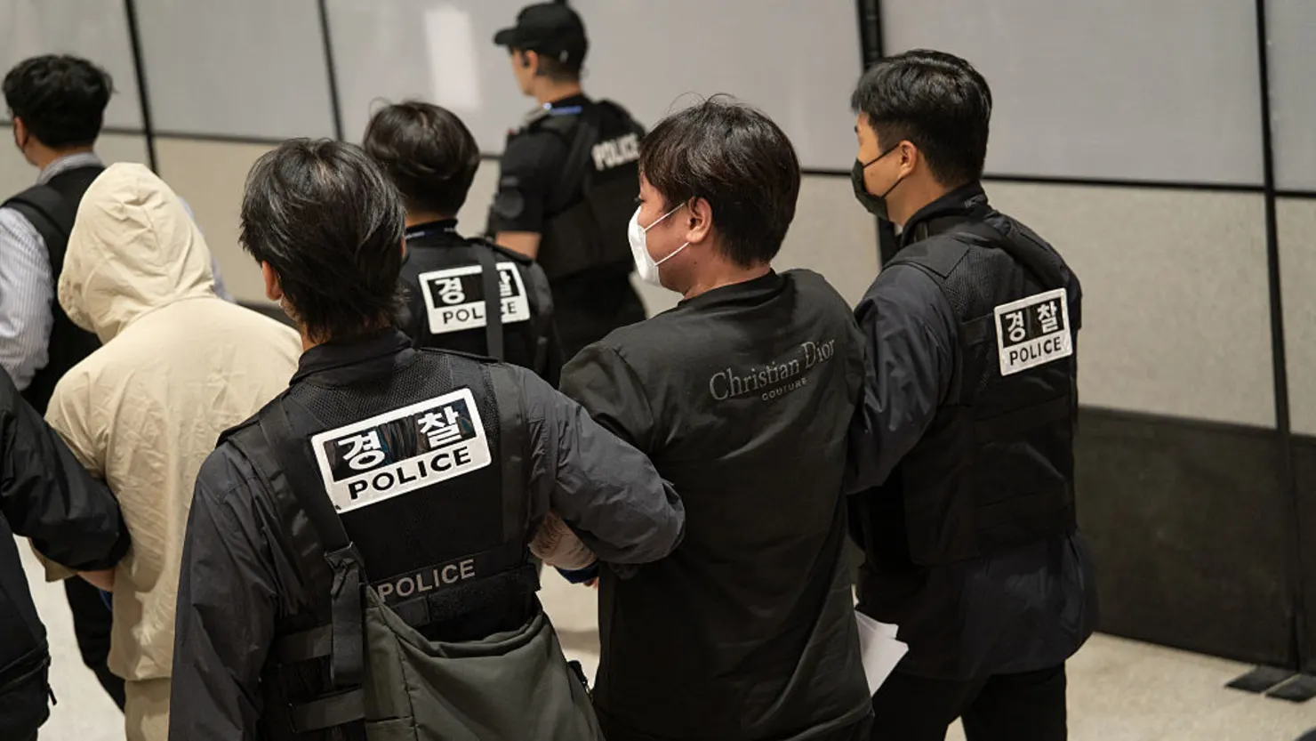 Hàn Quốc mạnh tay trừng phạt đế chế của “trùm lừa đảo” Campuchia Trần ...