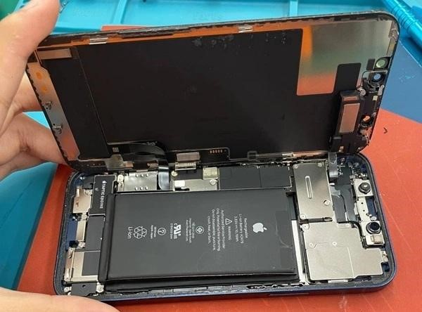 FASTCARE cập nhật giá thay pin iPhone chính hãng mới nhất 2026 | Fili