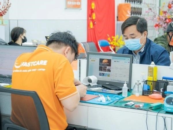 FASTCARE cập nhật giá thay pin iPhone chính hãng mới nhất 2026 | Fili
