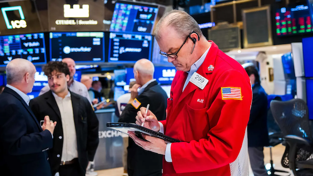 Phố Wall lao dốc, Dow Jones giảm hơn 600 điểm | Fili